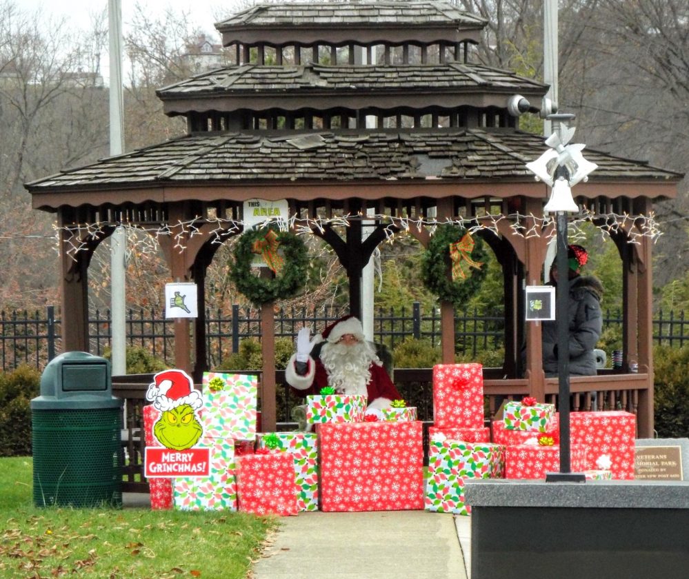 Santa stops by Chester Hometown Christmas | News, Sports, Jobs ...
